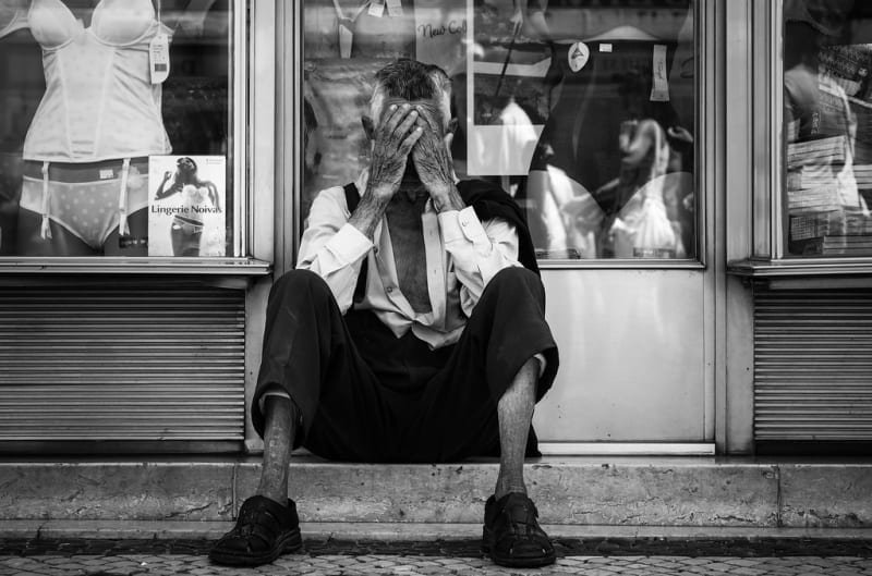 Au par avant, Au paravent, Au paravant ou Auparavant